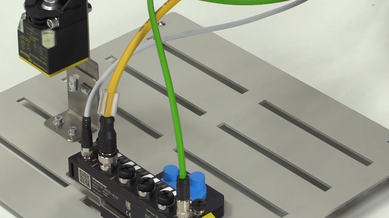 connecting the ethernet cable to the rfid gateway connect the green ...